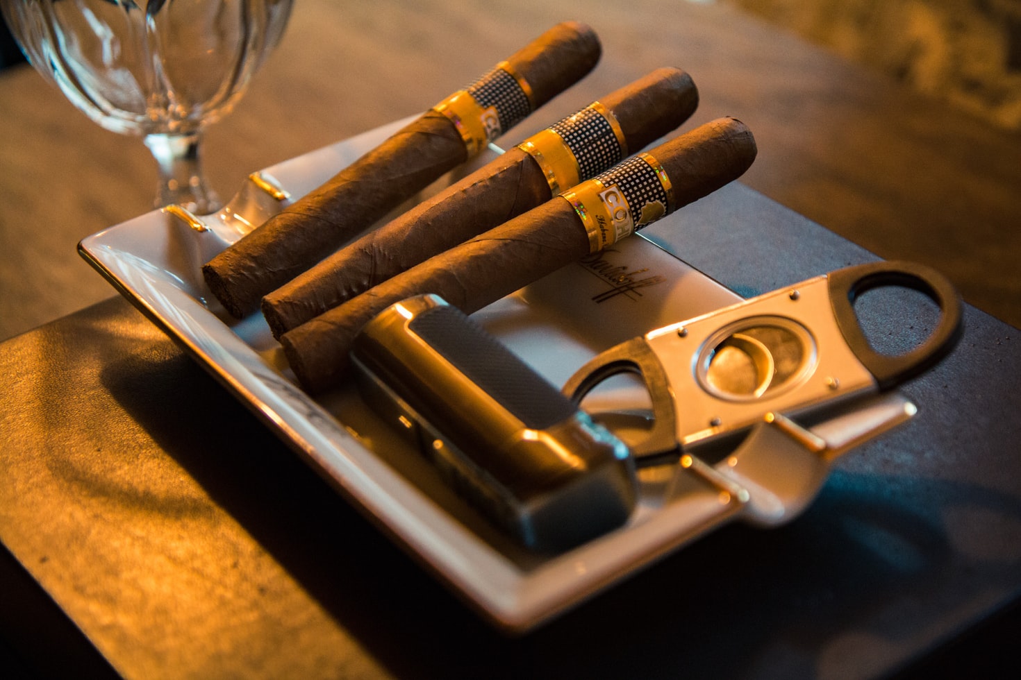 Are Cigars Or Cigarettes Worse For You? | Trendr